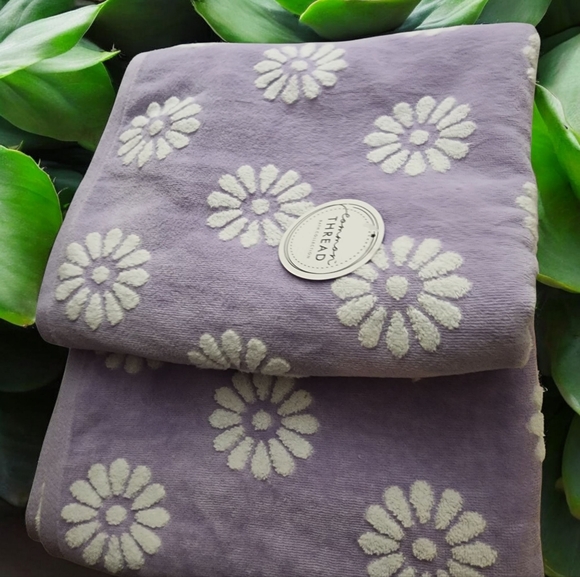 Common Thread | Other | Common Thread S2 Bath Towels Lilac Flowers ...